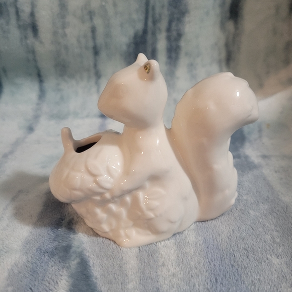 Anthropologie | Accents | Anthropologie Winter White Creature Bud Vase ...